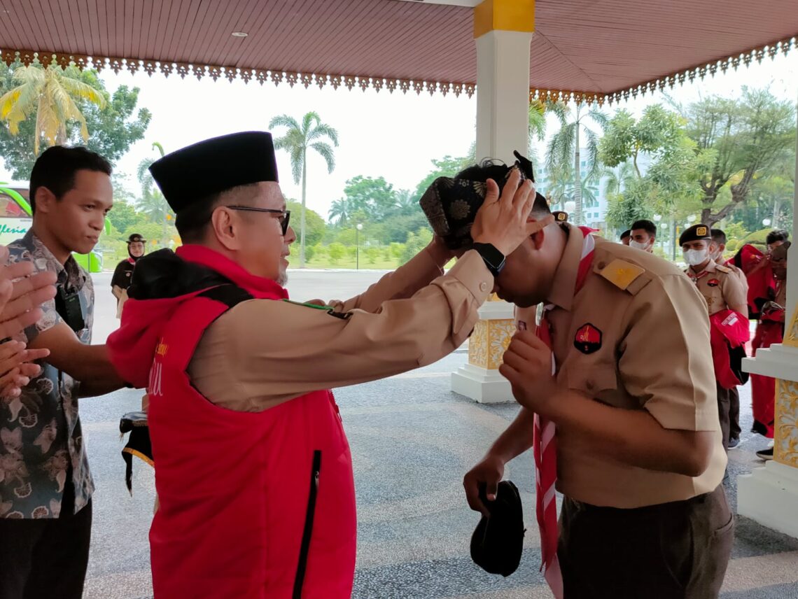 Gubernur Riau Lepas Kontingen Kwarda Riau Mengikuti Kemah Bela Negara ...